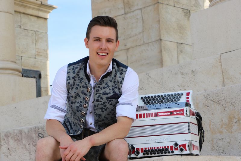 Simon Wild - Musiker und Entertainer mit der Steirischen Harmonika ...