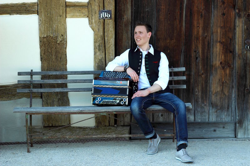 Simon Wild - Musiker und Entertainer mit der Steirischen Harmonika ...